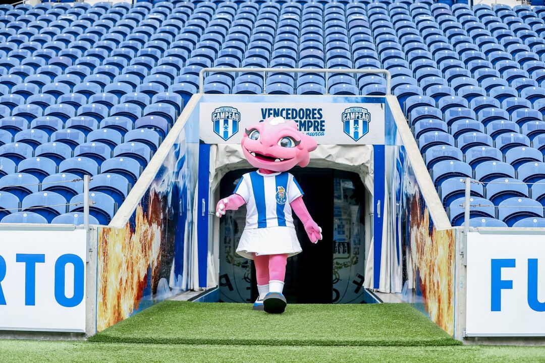FC Porto apresenta nova mascote - FC Porto - Jornal Record