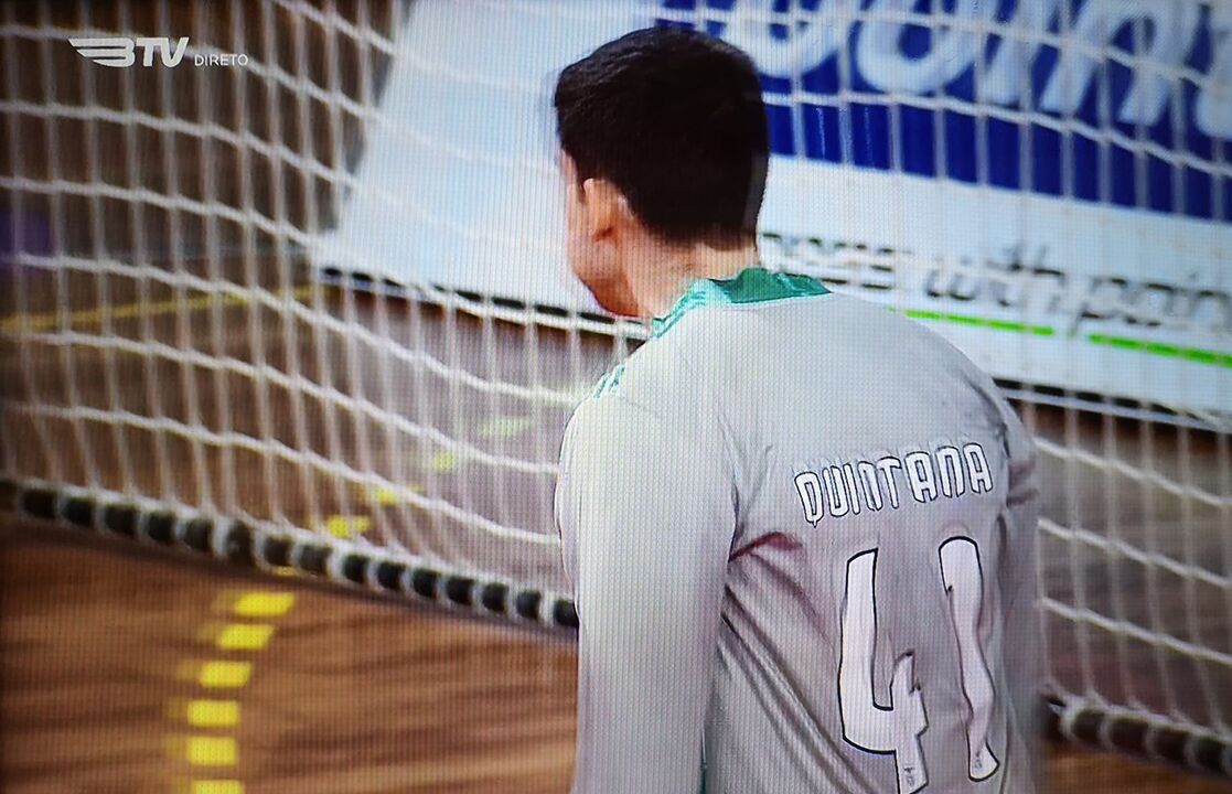 Guarda-redes de andebol do Benfica joga com o nome de Quintana nas ...