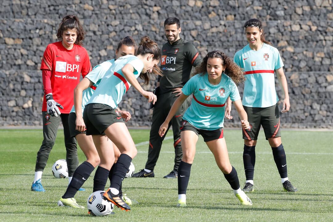 Estreante Ana Rute foi a grande novidade no treino da Seleção Nacional ...