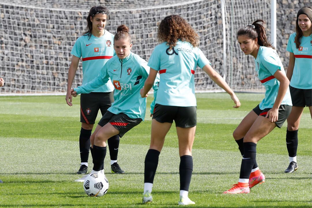 Estreante Ana Rute foi a grande novidade no treino da Seleção Nacional ...