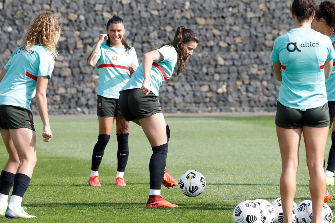 Estreante Ana Rute foi a grande novidade no treino da Seleção Nacional ...
