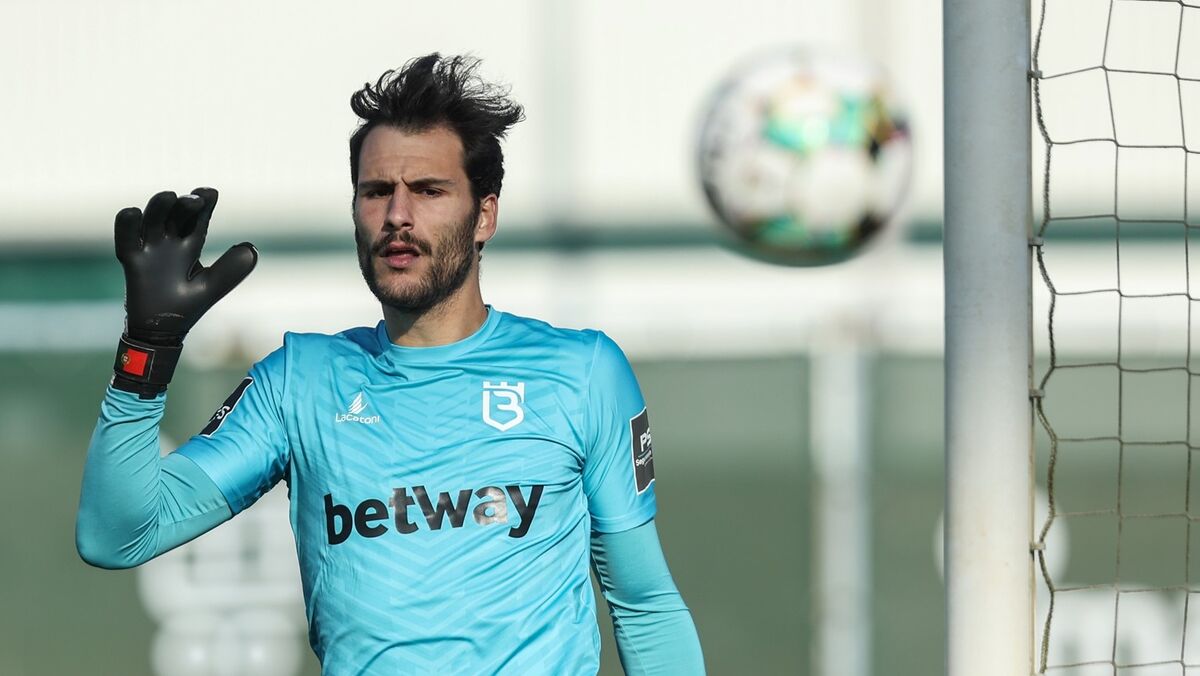 André Moreira abre mais uma vaga na baliza do Belenenses SAD - B SAD ...