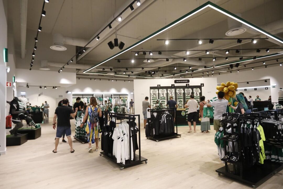 Lion Store inaugurada: veja as imagens - Sporting - Jornal Record