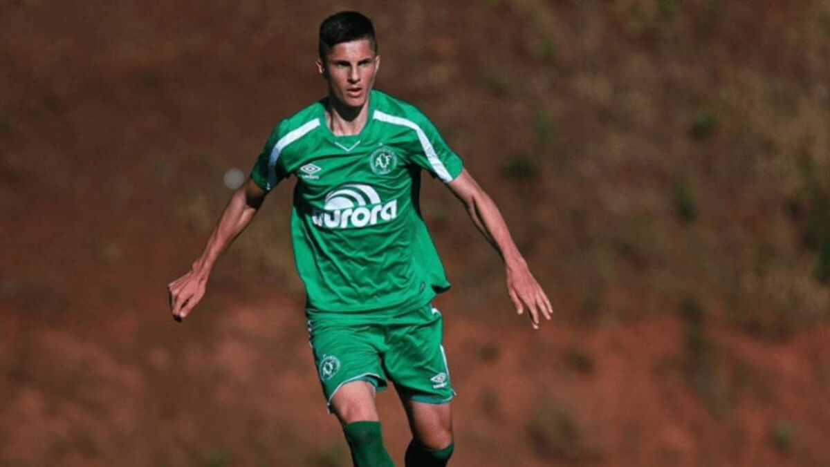 Morato 2.0? Quem é Tiago Coser, o central de 17 anos que está na mira ...