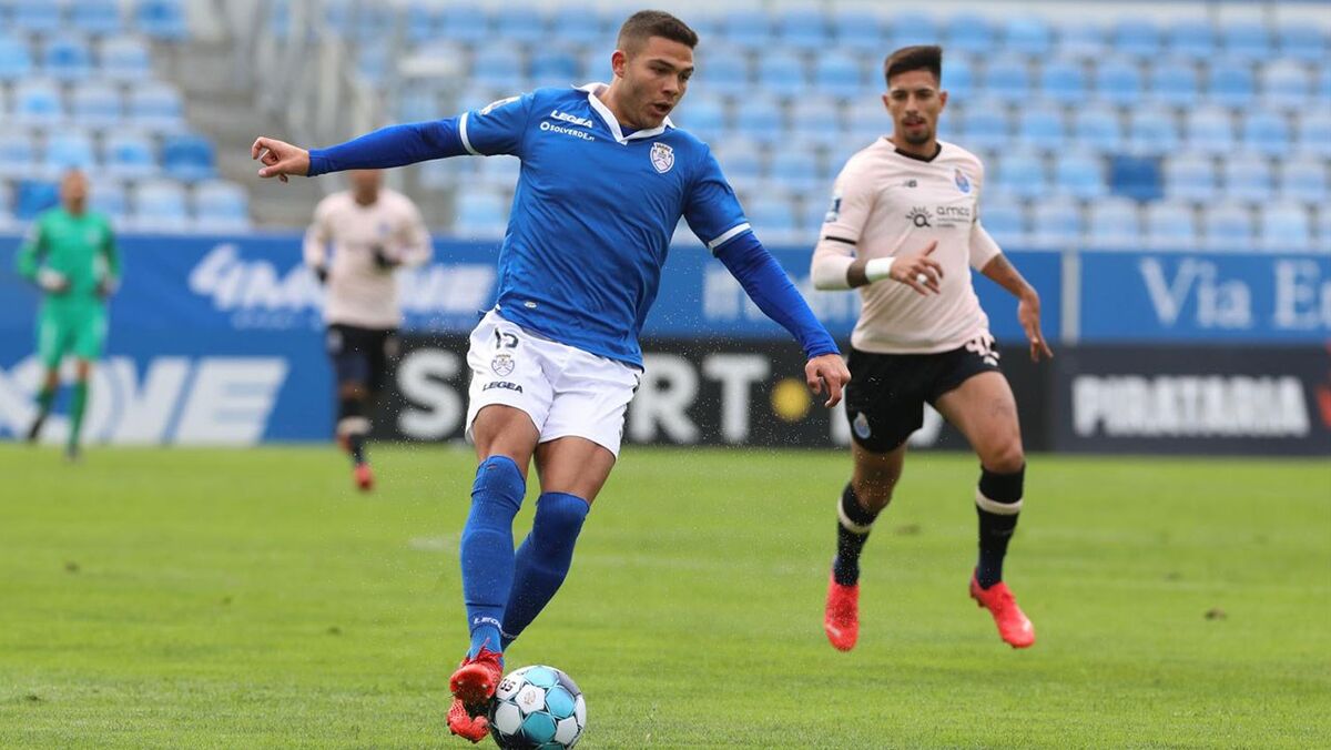 Treze é número da sorte para Samuel Teles - Feirense - Jornal Record