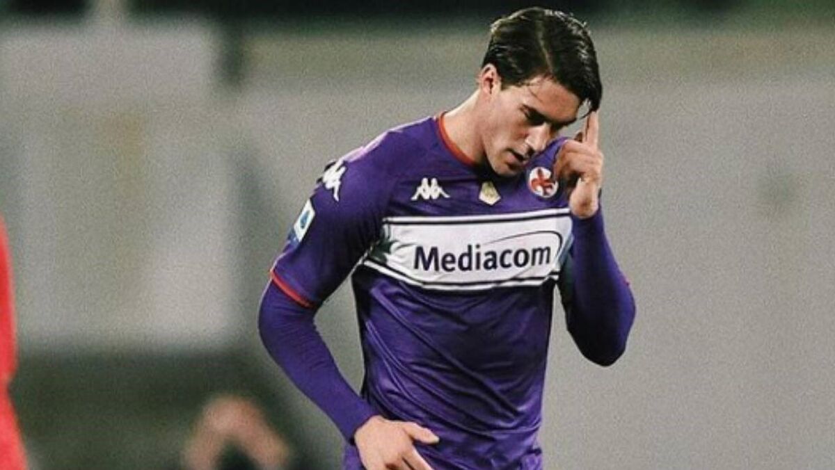 «Corcunda de merda»: adeptos da Fiorentina ameaçam Vlahovic e polícia ...