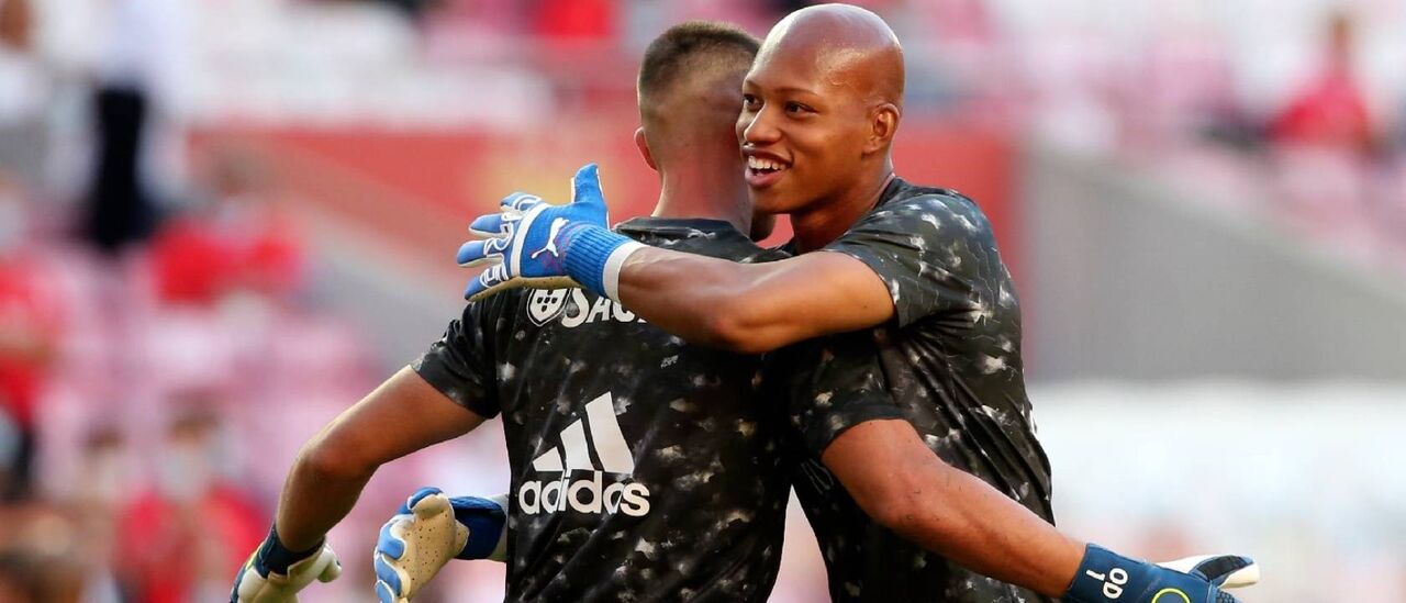 Leo Kokubo: O gigante japonês que se destacou frente ao Benfica... e ...