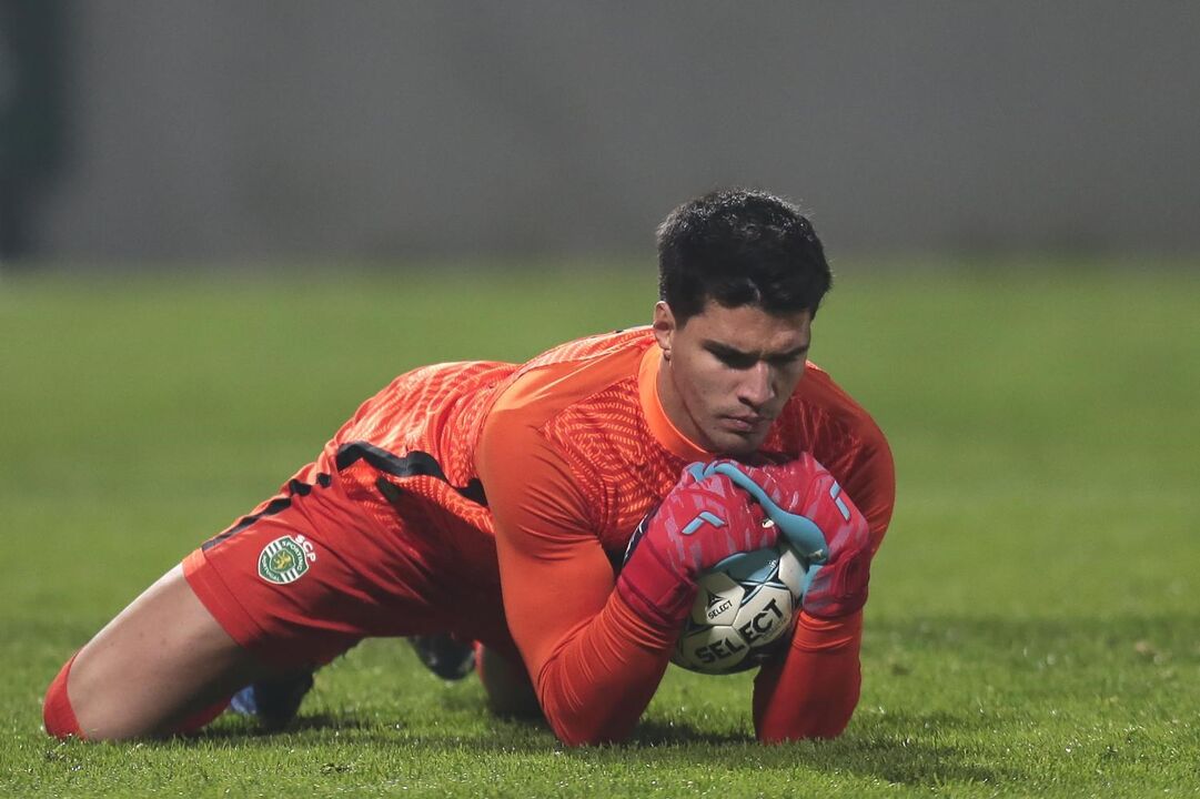 João Virgínia volta a assumir a baliza do Sporting na Liga três anos e ...