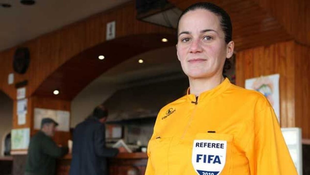 Árbitra portuguesa Sandra Bastos arbitra meia-final da Liga dos ...