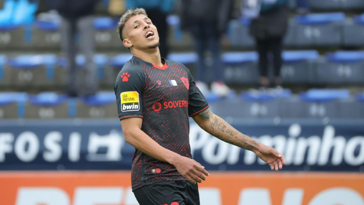 Santa Clara anuncia saída de Cryzan para a China - Santa Clara - Jornal ...