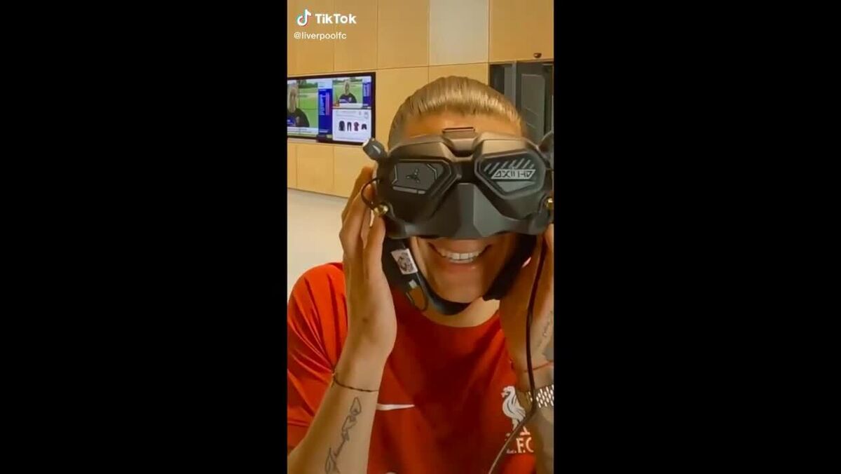 Darwin já dá show no Tik Tok do Liverpool - Vídeos - Jornal Record