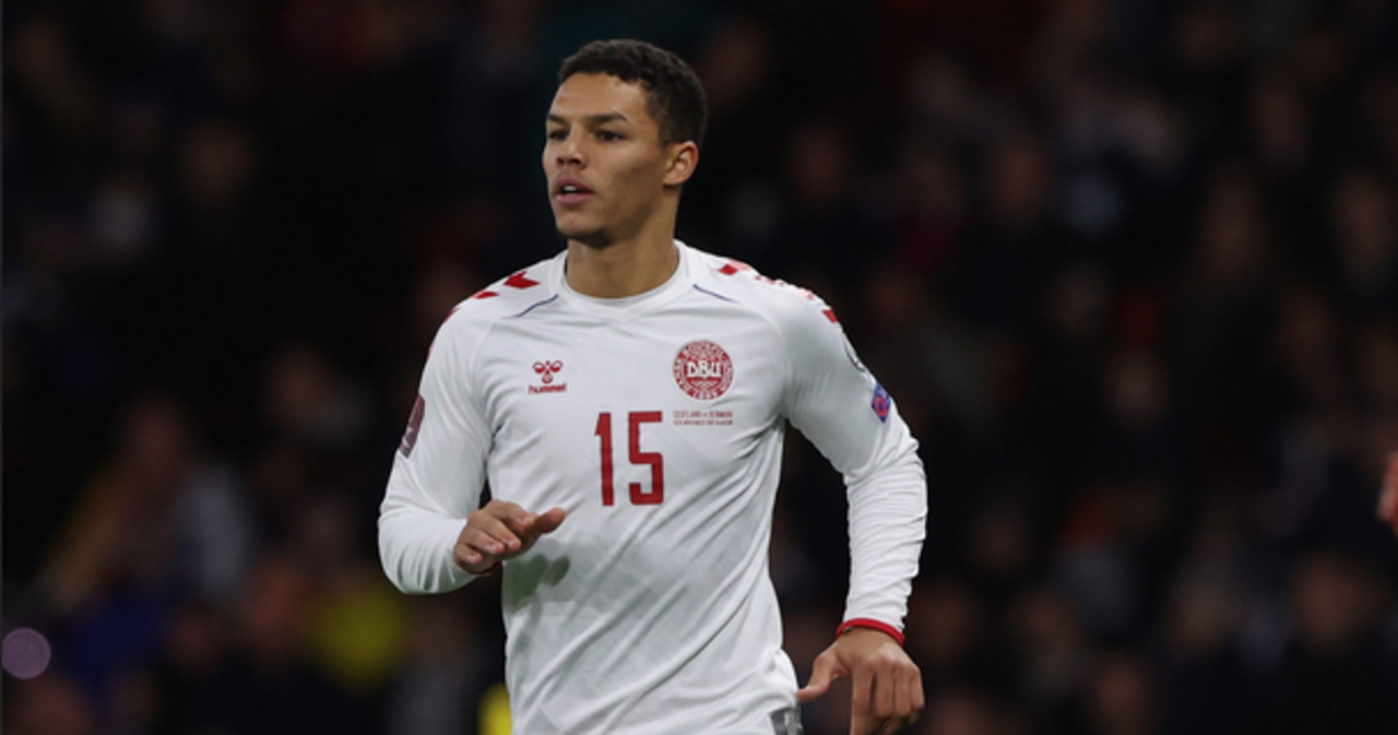 Alexander Bah muito perto do Benfica: defesa vai assinar por 5 anos ...