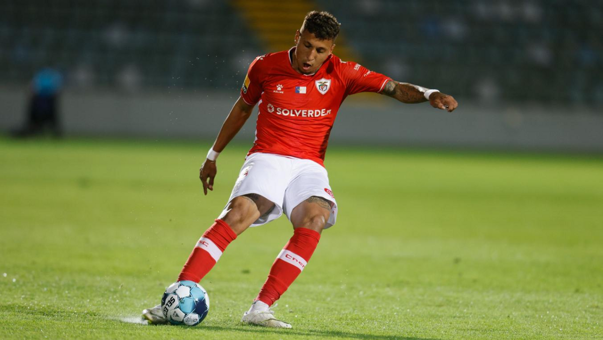 Dívida de Cryzan na FIFA preocupa - Santa Clara - Jornal Record