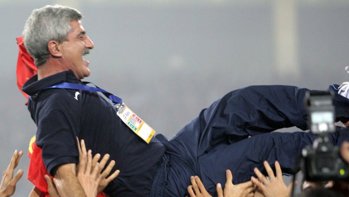 Henrique Calisto fez história no Vietname: «Modelo de jogo tornou-se ...