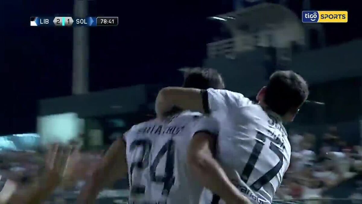 Aos 40 anos, Roque Santa Cruz marca golo de uma vida... a passe de ...