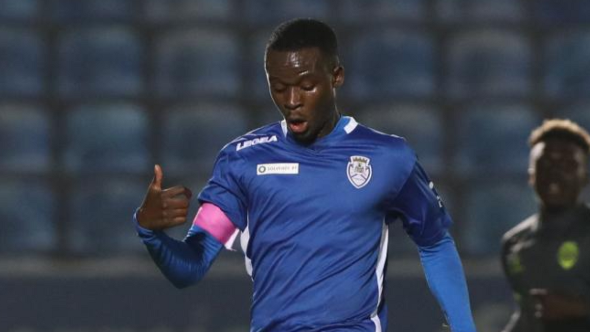 Latyr Fall certo no Estrela da Amadora - E. Amadora - Jornal Record