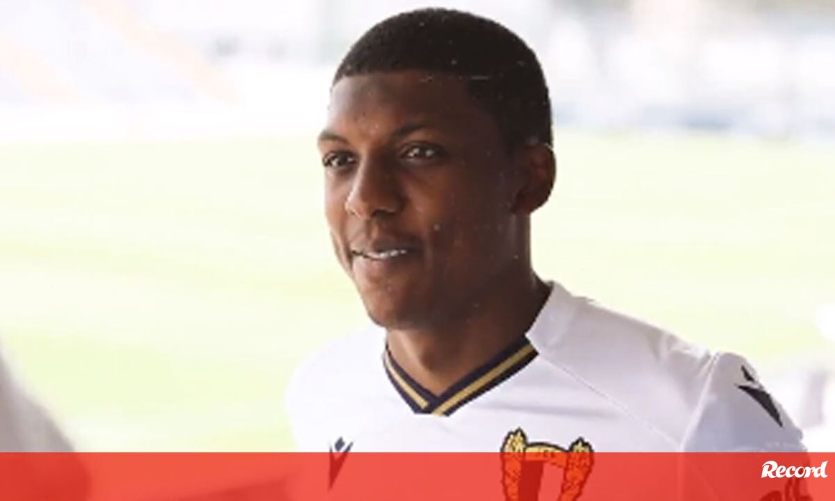 Zaydou Youssouf oficializado no Famalicão até 2026 - Famalicão - Jornal ...