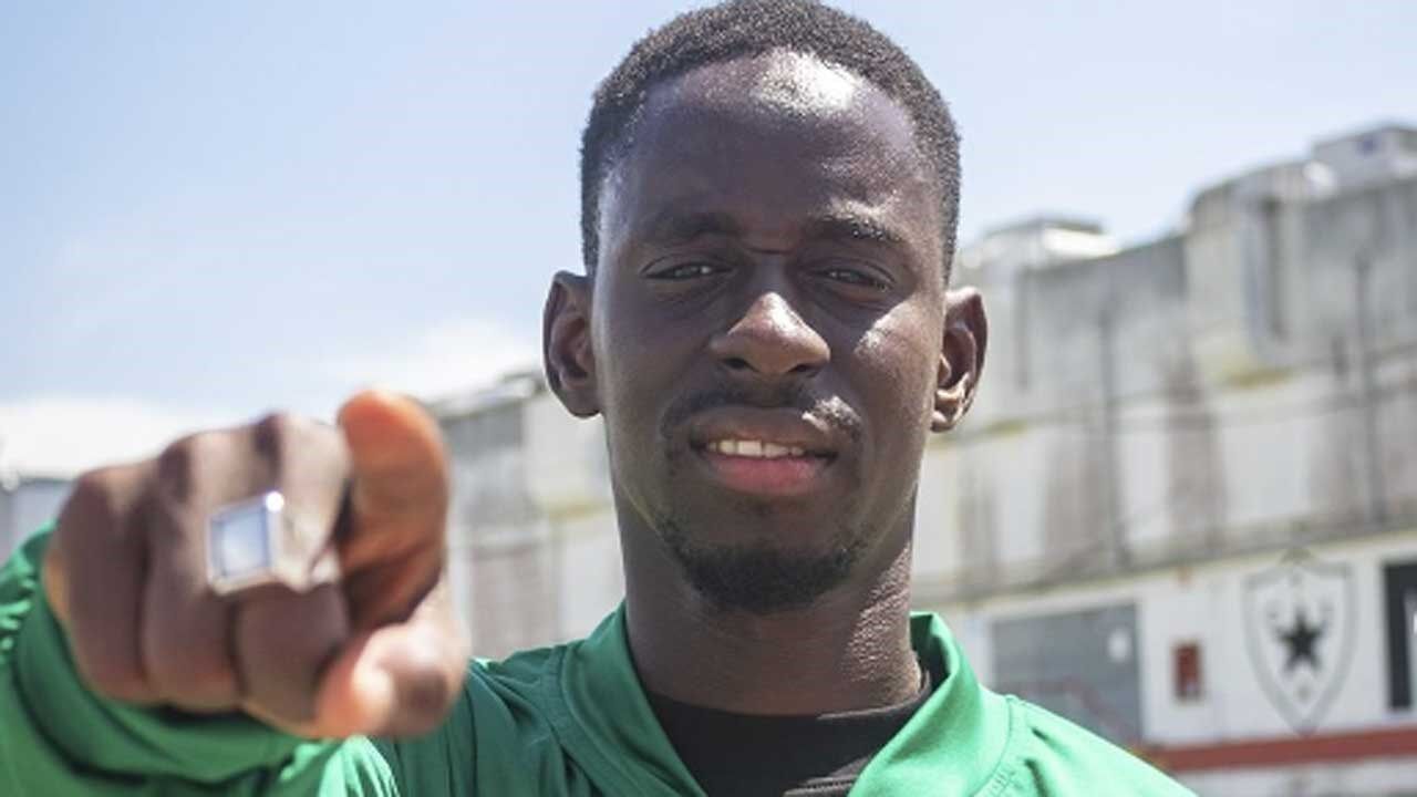 Latyr Fall confirmado no Estrela da Amadora - E. Amadora - Jornal Record