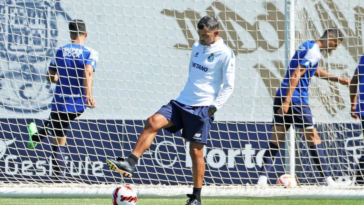 Ressaca no Olival: Muito diálogo sem 'massacre' - FC Porto - Jornal Record