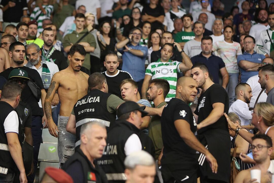 Semana e meia após ser detido, Mustafá assistiu ao Sporting-Benfica em ...