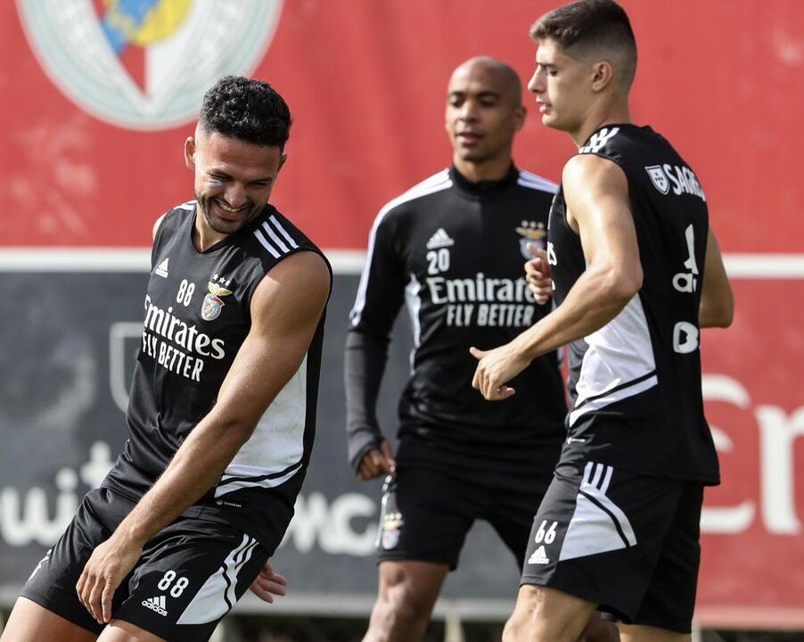 Das curiosas tatuagens de Rafa às gargalhadas de Henrique Araújo: o treino do Benfica em imagens ...