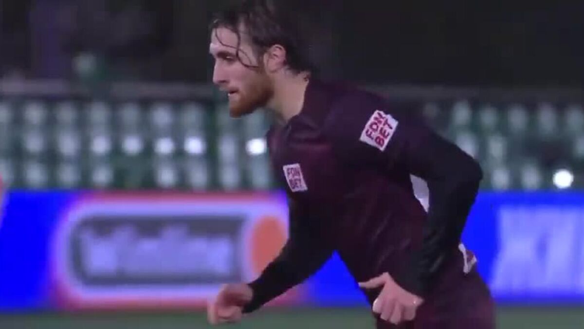 De loucos: jogador russo foi protagonista de um dos penáltis mais ...