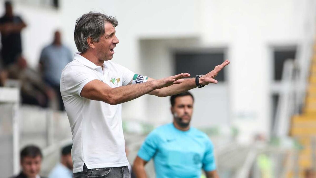Paulo Alves eleito treinador do mês de setembro da Liga Sabseg ...