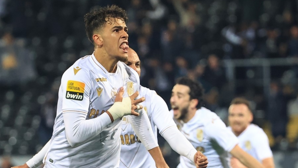 André Amaro: «Foi fantástico ver a reação dos colegas» - V. Guimarães ...