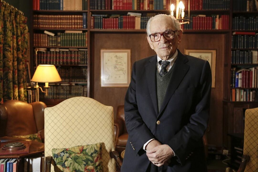 Morreu o político e professor universitário Adriano Moreira - Fora de ...