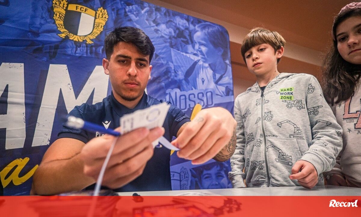 Ivan Zlobin e Colombatto alegraram o dia das crianças do Centro Escolar ...
