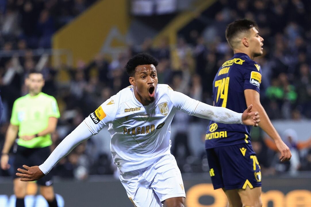 Red Bull faz mira a Nélson da Luz - V. Guimarães - Jornal Record