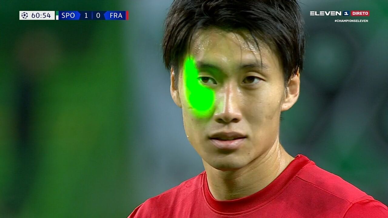 Adeptos do Sporting apontaram laser a Kamada no momento do penálti ...