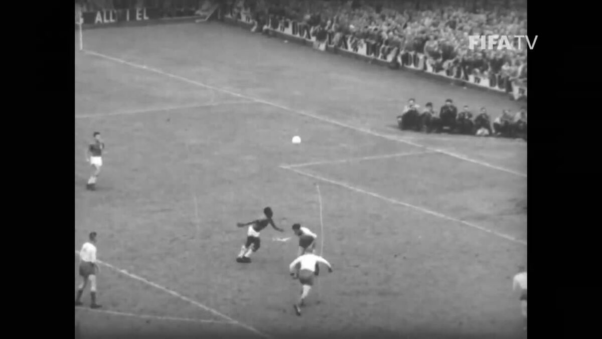A magia de Pelé na final do Mundial'58: os dois golos que ficarão na história do futebol ...