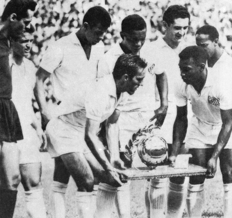 As conquistas pelo Brasil, os jogos contra Portugal e o amigo Eusébio ...