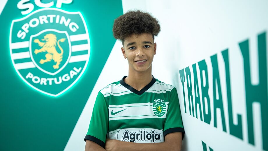 Isaac Santos assina contrato de formação com o Sporting - Sporting ...