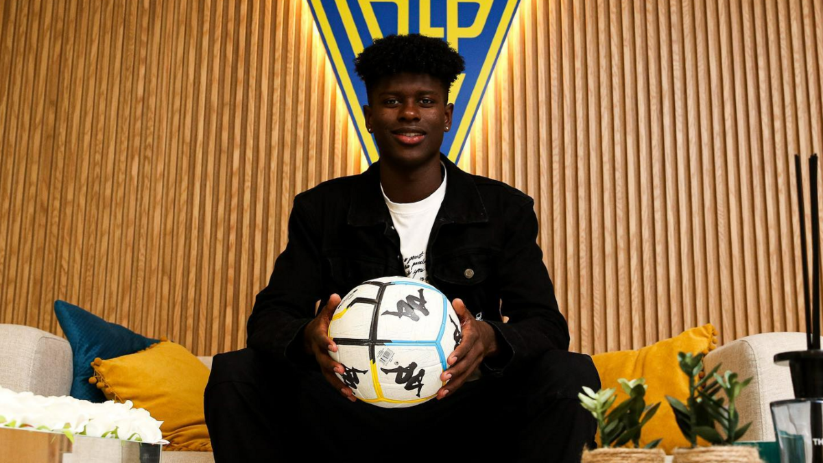 Estoril renova contrato com avançado Gilson Benchimol - Estoril ...