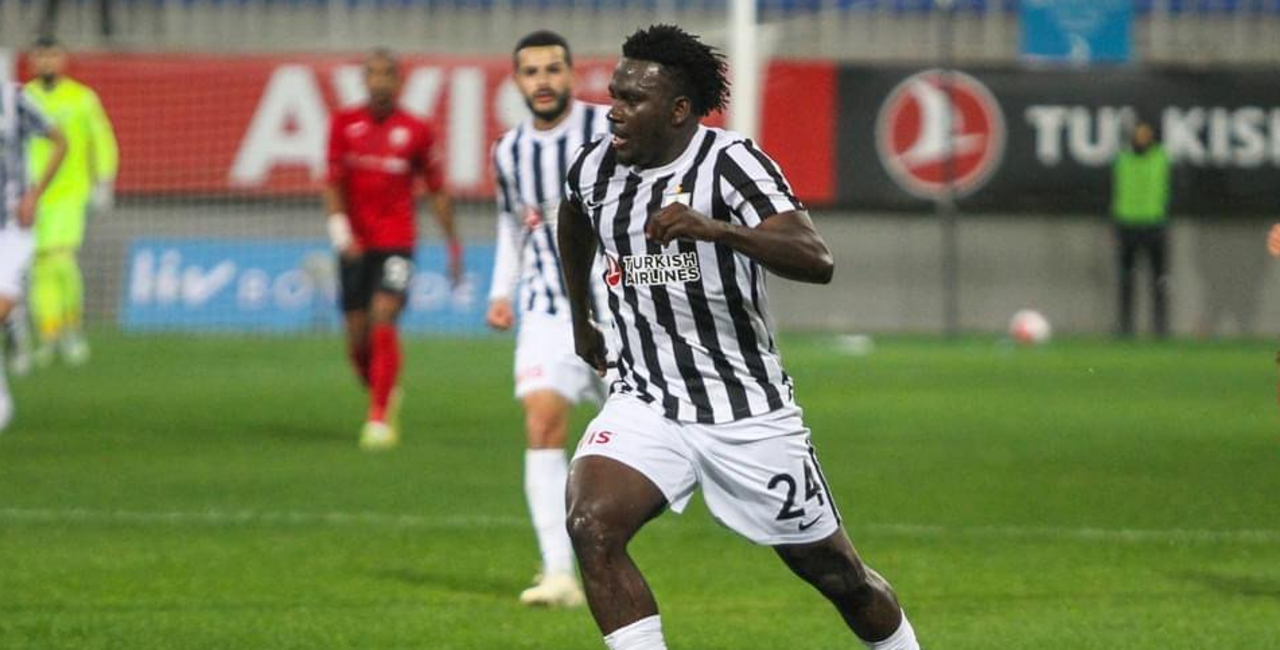 Lawal foi inscrito e chega hoje - Arouca - Jornal Record