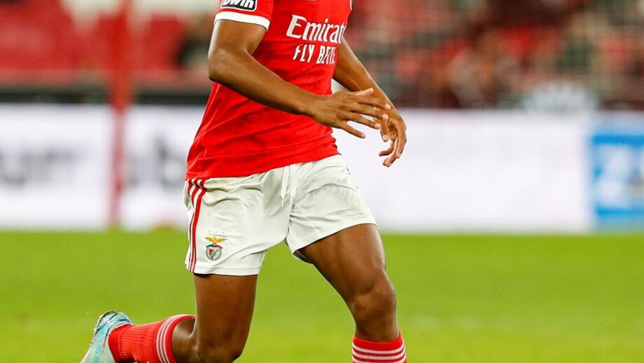 Neres para saltar do banco - Benfica - Jornal Record