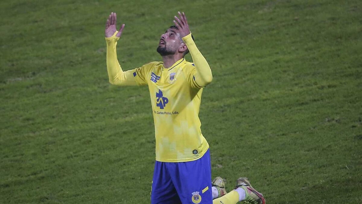 Charleroi anuncia contratação de Oday Dabbagh... mas só para o próximo ...