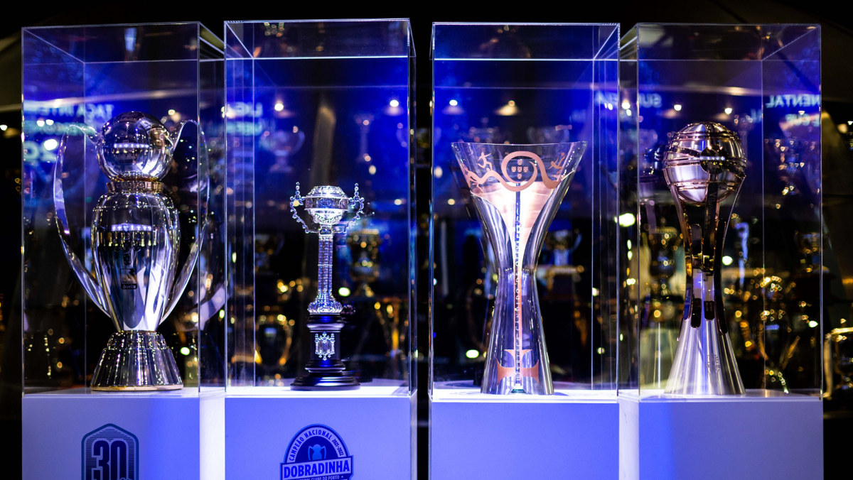 Troféu referente à conquista da Allianz Cup já mora no Museu do FC ...