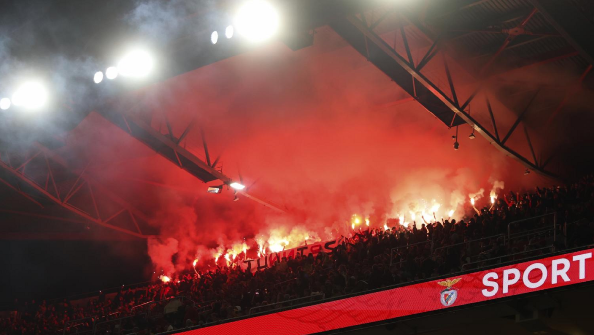 Benfica paga quase 12 mil euros por uso de pirotecnia e impropérios ao ...