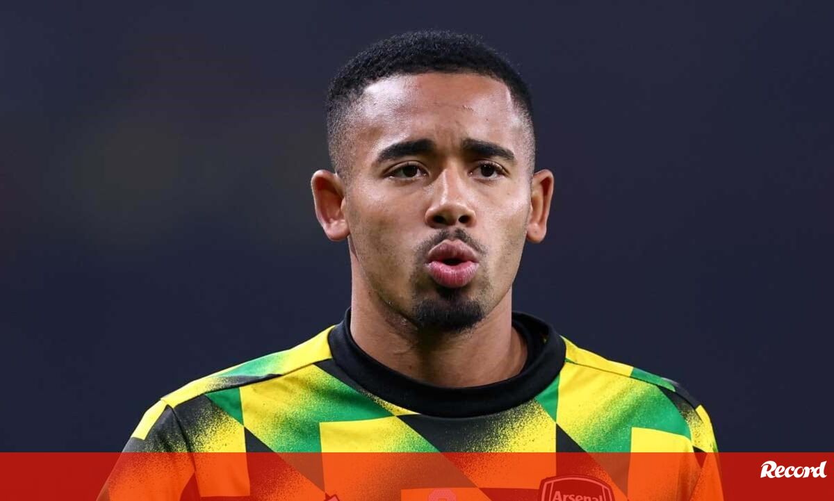 À atenção do Sporting: Gabriel Jesus deve viajar com o Arsenal para ...