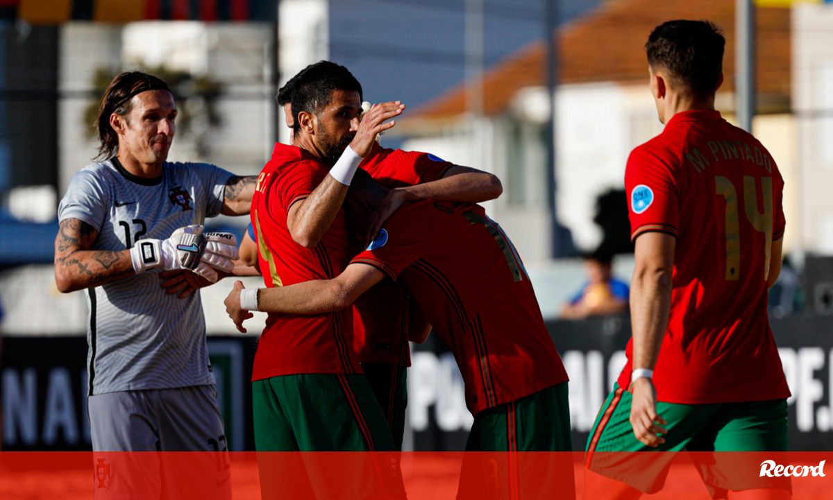 Portugal goleia República Checa - Futebol de Praia - Jornal Record