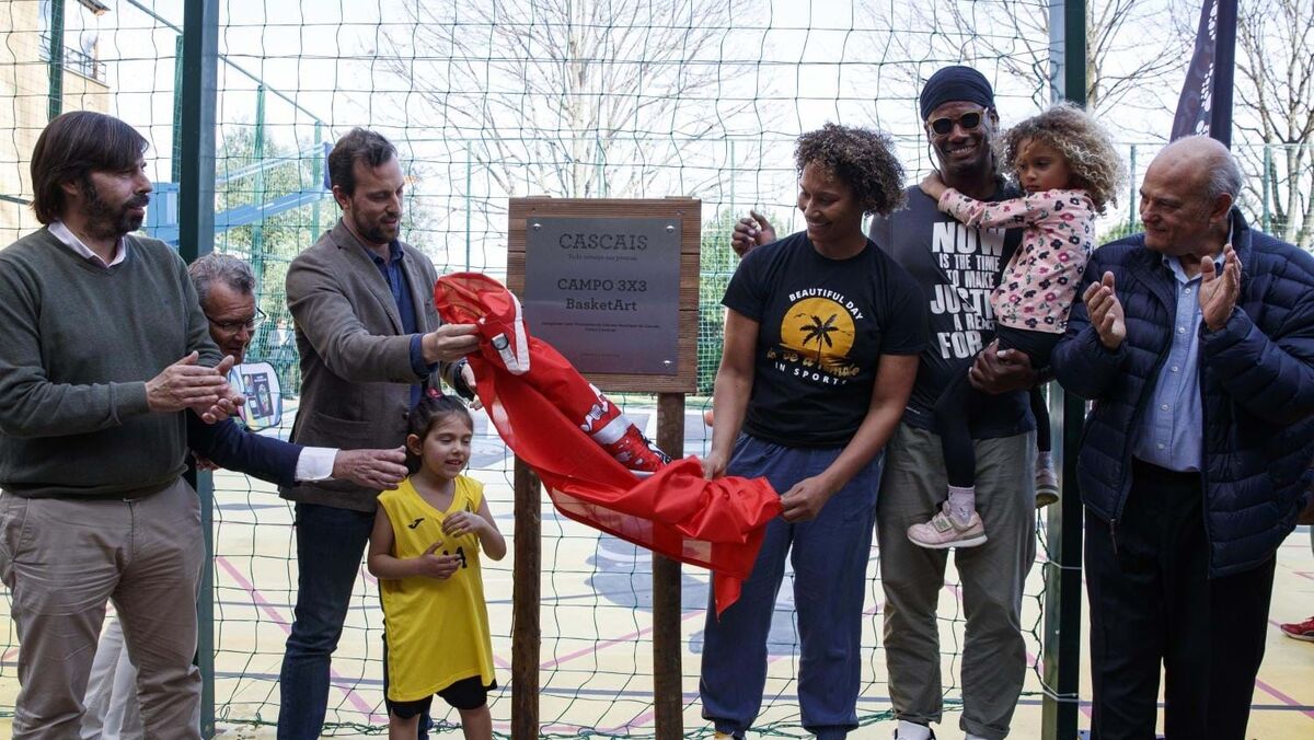 Mery Andrade "grata para o resto da vida" por homenagem em campo de ...