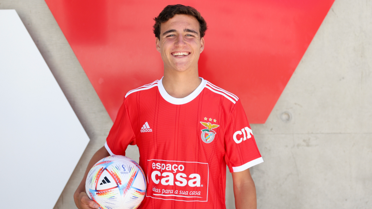 Benfica anuncia assinatura de contrato profissional com João Capucho ...