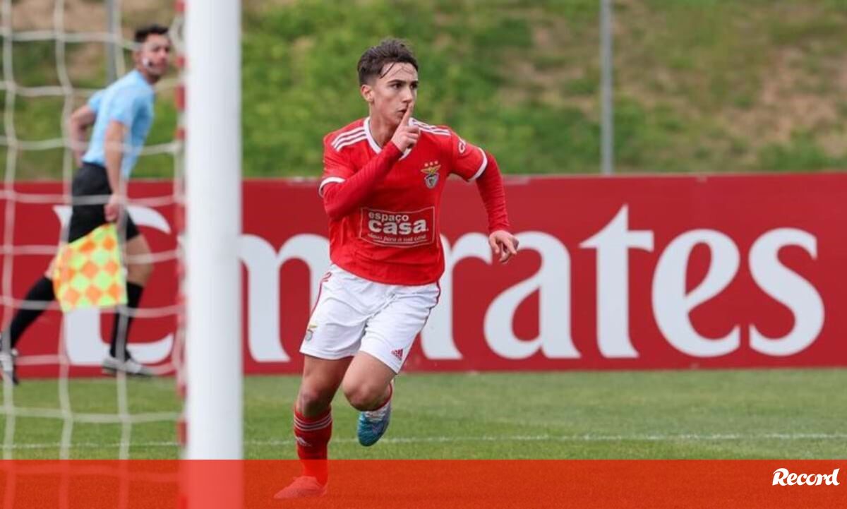 Benfica brilha nos Iniciados e há um miúdo que dá que falar: «O Tomás ...