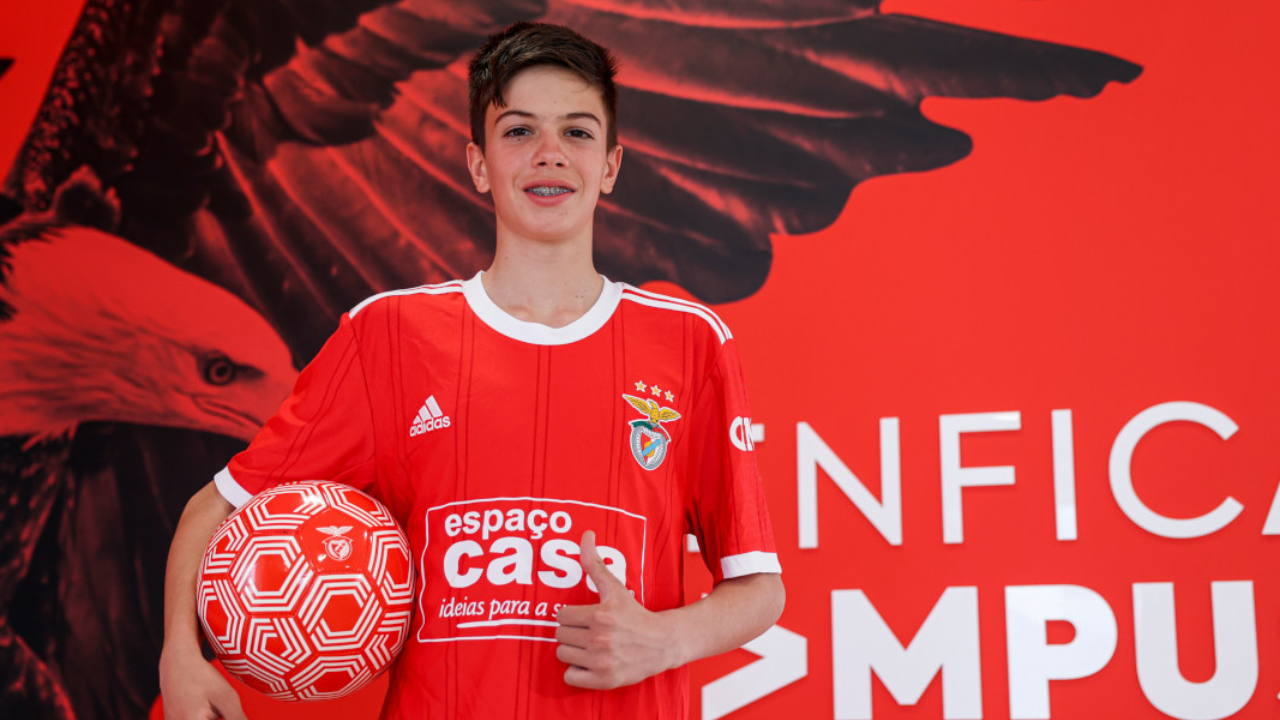 Tiago Rodrigues assina contrato aos 14 anos: «Daqui a 10 anos quero ...