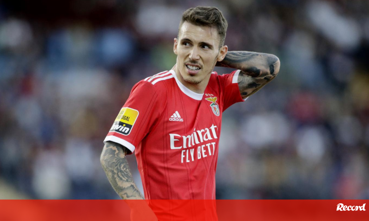Renovar contrato com Grimaldo custa 30 milhões ao Benfica - Benfica - Jornal Record