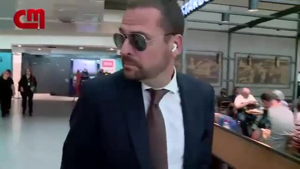 As imagens de Rui Pedro Braz à chegada a Lisboa - Vídeos - Jornal Record