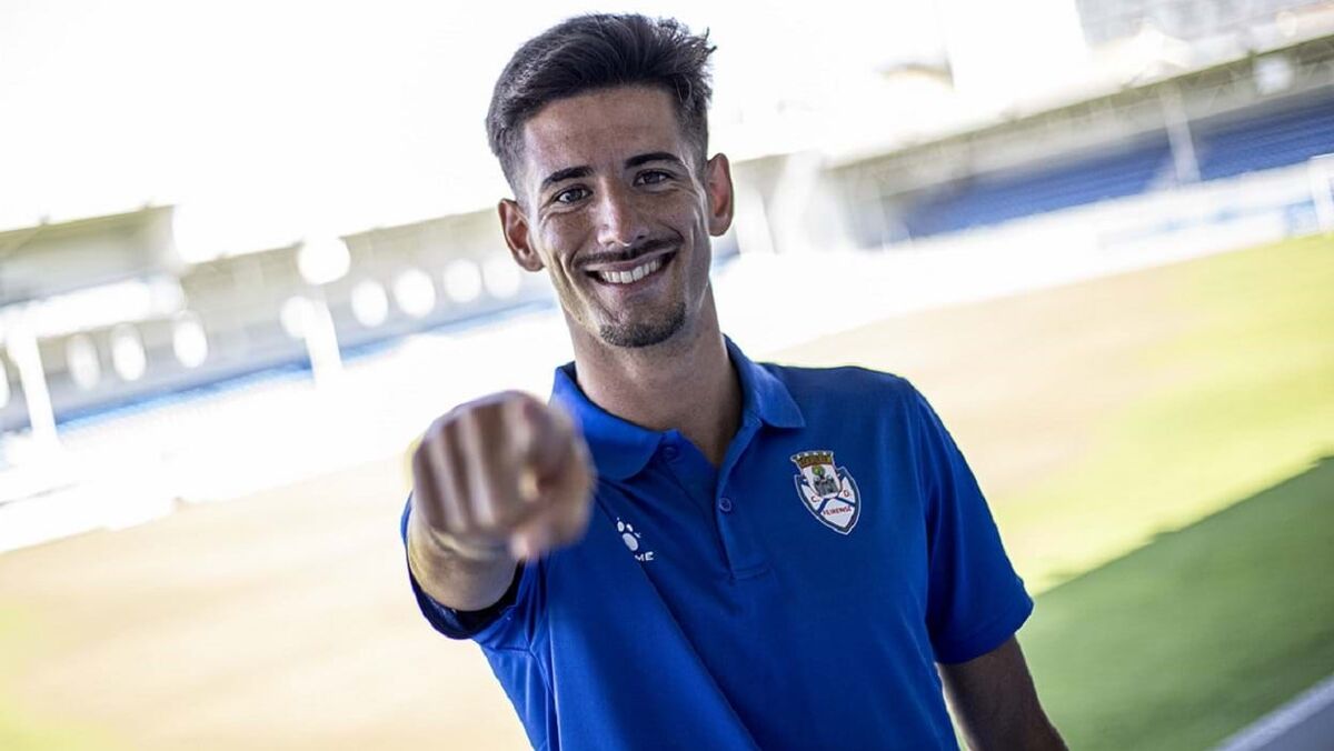 Foi colega de Rúben Dias e João Félix e agora é reforço do Feirense ...